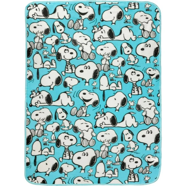 Peanuts Snoopy Multi Pose Pattern 45" x 60" Fleece Throw Blanket ...